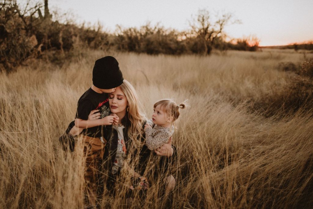 Meet Julia Findlay | Photographer - SHOUTOUT ARIZONA